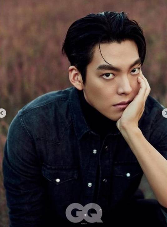 Kim Woo-bin , Shin Min-a ' and Paris Date Enjoy...Autumn Man