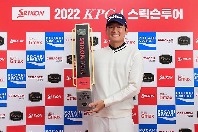 38세 김영규, 스릭슨투어 19회 대회 연장 끝 '최고령 우승'