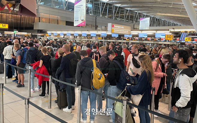 실내서도 노마스크유럽공항 사실상 코로나 종식