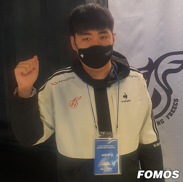 Lck 아카데미 시리즈 트라이아웃 참가팀 피지컬 소통 리더십 그 중 제일은 나이