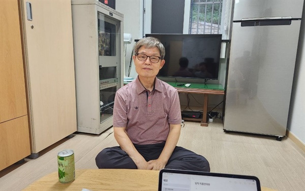 저는 모두 퇴근할 때 홀로 출근해 학교를 지킵니다