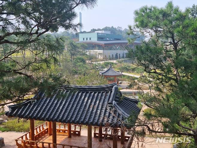 도심에서 산책하니 너무 좋아요 수원 영흥숲공원 1일 임시개장