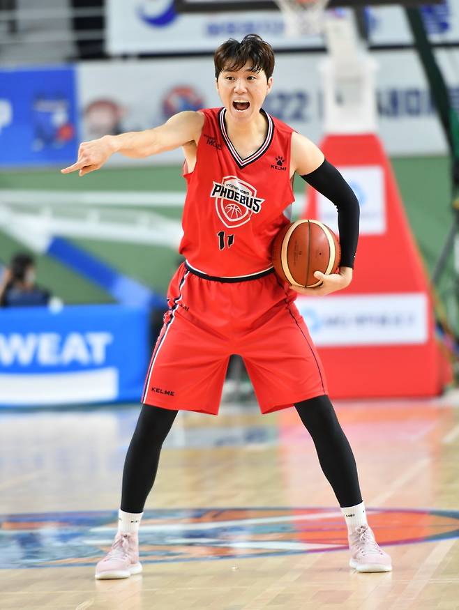 '두경민 19점' DB, KCC 완파..모비스, 4강 진출(종합)