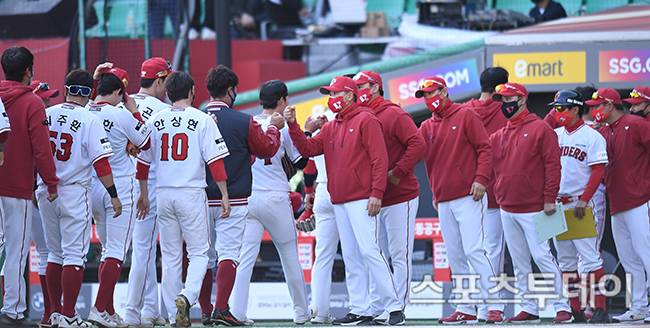 끝까지 선두 지킨 Ssg Kbo 최초 와이어 투 와이어 우승 금자탑 St스페셜