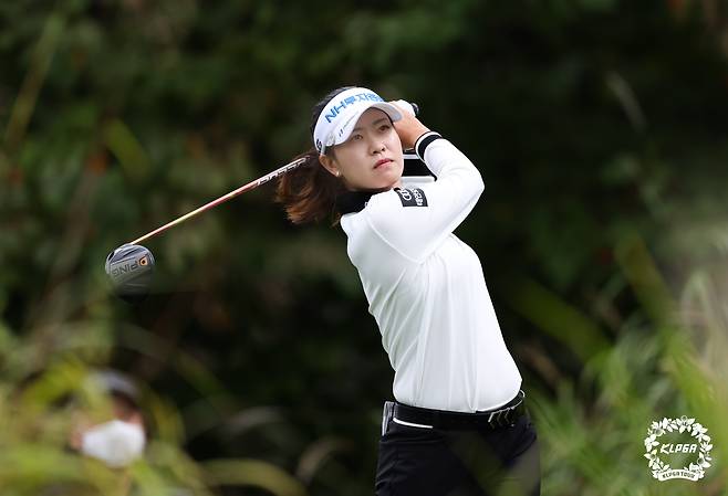 'KLPGA 최고 샷메이커' 김수지 첫날 13위 .. 3주 연속 우승 향해 순조로운 출발