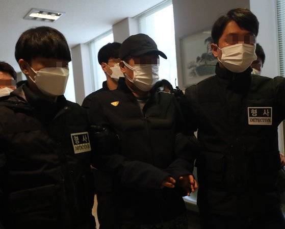 행인이 삽으로 제압해 멈췄다아내 손도끼 살해 50대 결국