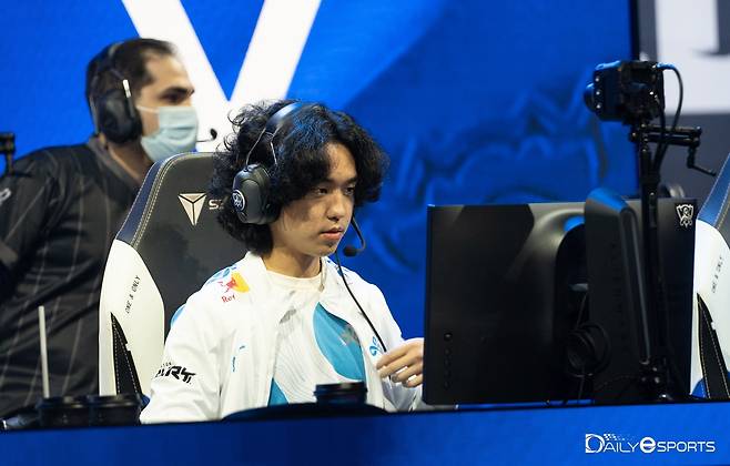 롤드컵 첫 경기 패한 C9 버서커 김민철 T1과 경기 기대하고 있어