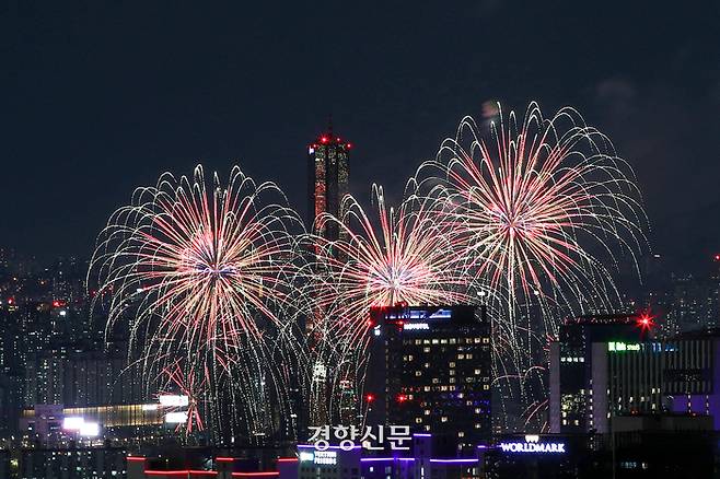 3년 만에 돌아온 불꽃축제서울 밤하늘 수놓다