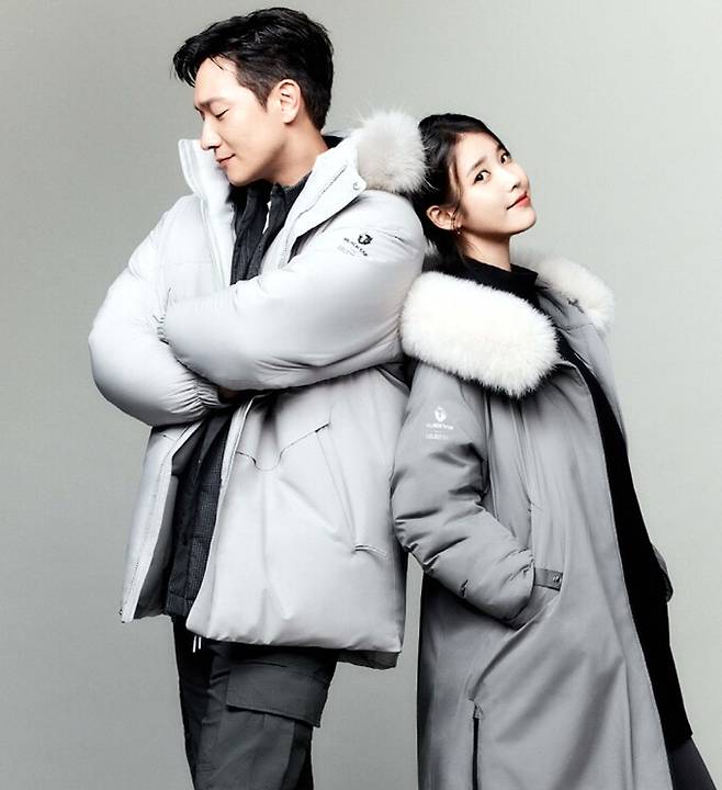 블랙야크 아이유x손석구 커플 화보 공개