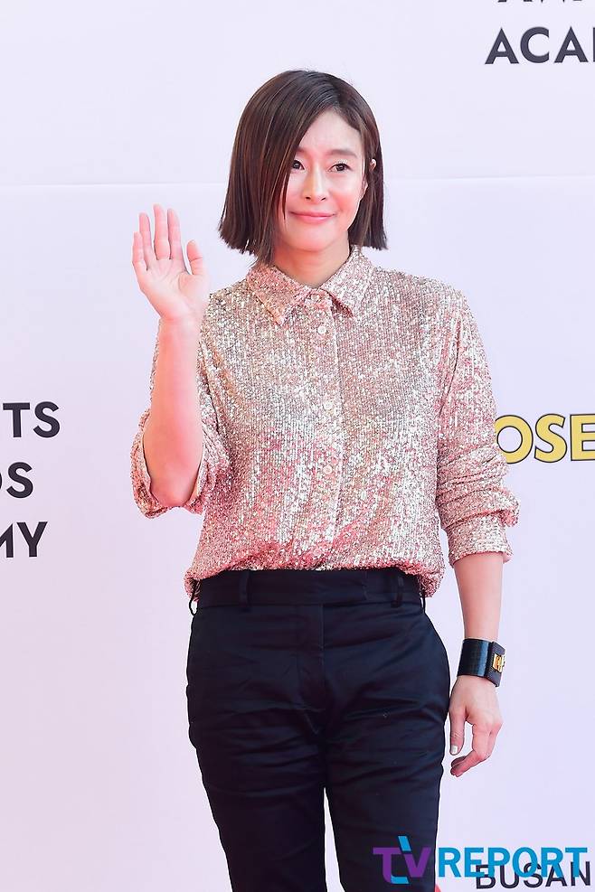 Ye Ji-won's 'Bone of a Knife'