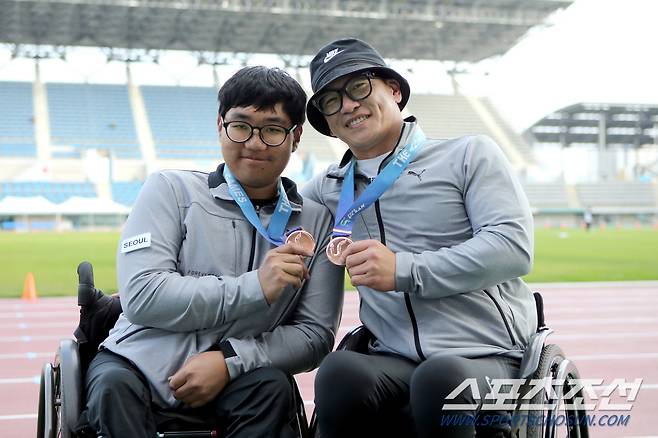 세상에 이런 일이 휠체어육상 200m0001초까지 똑같았던 스승과 제자의 사제銅행레이스