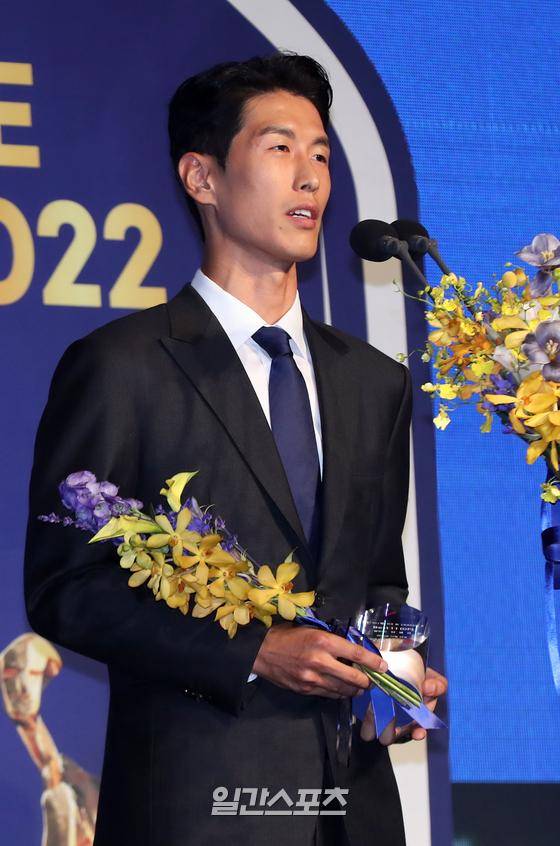 포토 광주fc 안영규 K리그2 수비수 부문 수상
