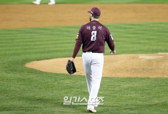 [PO1] PS 2경기 실책 6개, 애플러는 키움 '수비'와 싸웠다