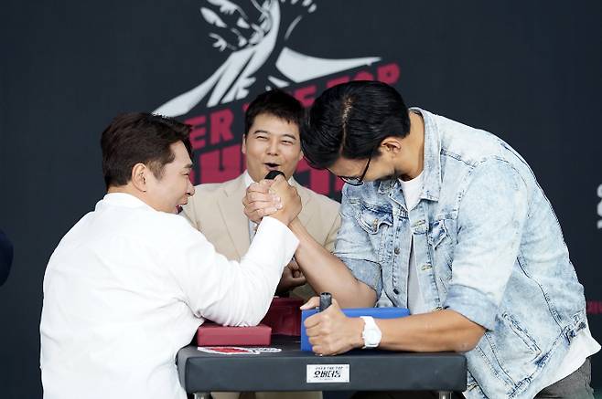 현장en 계급장 떼고 붙자오버 더 톱 팔씨름에 진심