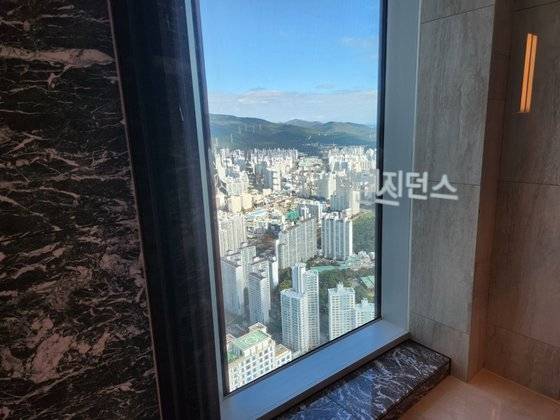 20㎏ 장비 메고 101층까지 뛰었다소방관 600명 엘시티 접수 왜