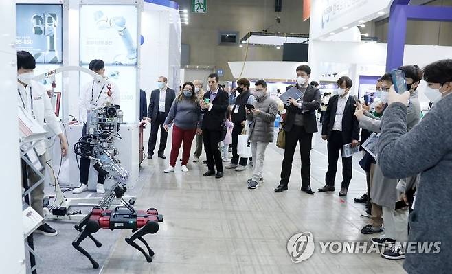 이족ㆍ사족 보행로봇 재롱
