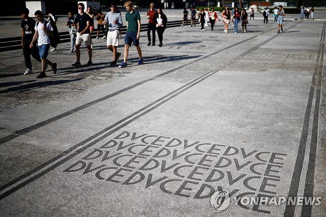 월드and포토 파시즘 후예 집권한 이탈리아 곳곳에 무솔리니 흔적