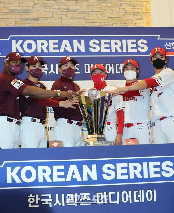 포토 키움 Ssg 우승트로피를 차지하기 위해