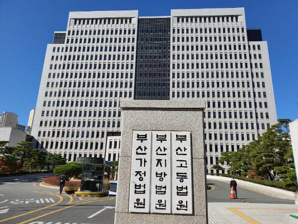 여성 투숙객 나체 동영상 찍은 모텔 주인 징역 1년 4개월