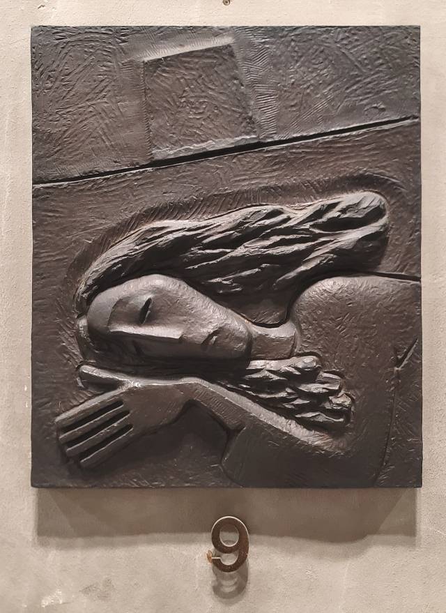 로비의 그림 장식 하나 없이 소박한 聖像···숭고함으로 세상 모두를 품는듯