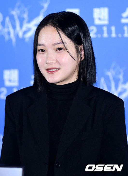 트랜스 황정인 신비로운 분위기 사진