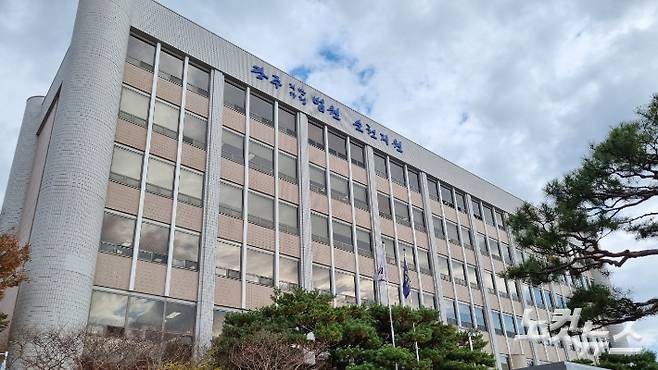 흉기 들고 화해하던 40대 아내 살해 혐의 징역 20년