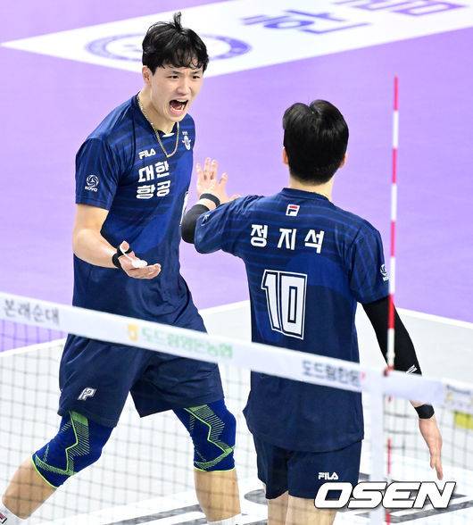 ‘임동혁 21득점 폭발 대한항공 2위 현대캐탈 셧아웃 제압하고 1위 수성 인천 리뷰
