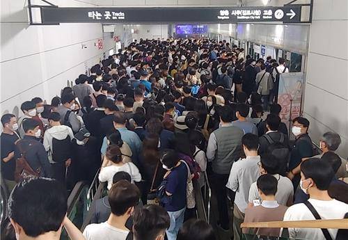 승객 과밀화 김포도시철도 신규 전동차 증차키로