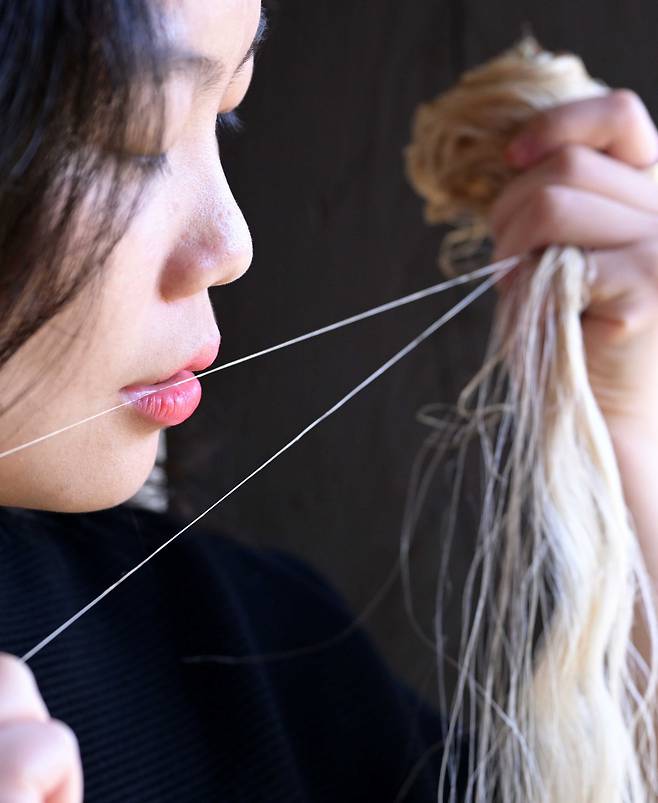 [Eye plus] Connecting strings, weaving tradition