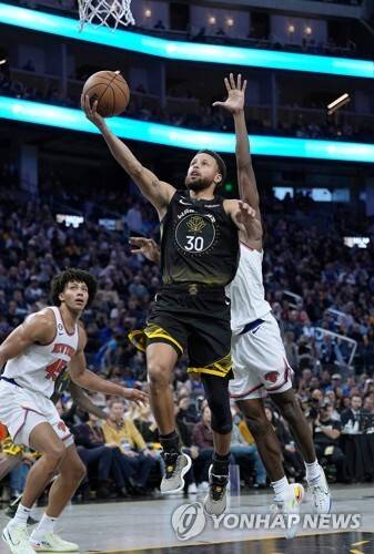 Nba ‘커리 탐슨 74점 합작 Gsw Hou 꺾고 시즌 원정 첫 승