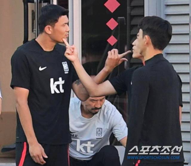카타르 On 96년생 동갑내기 김민재 나상호 황인범 절친들의 삿대질 한판