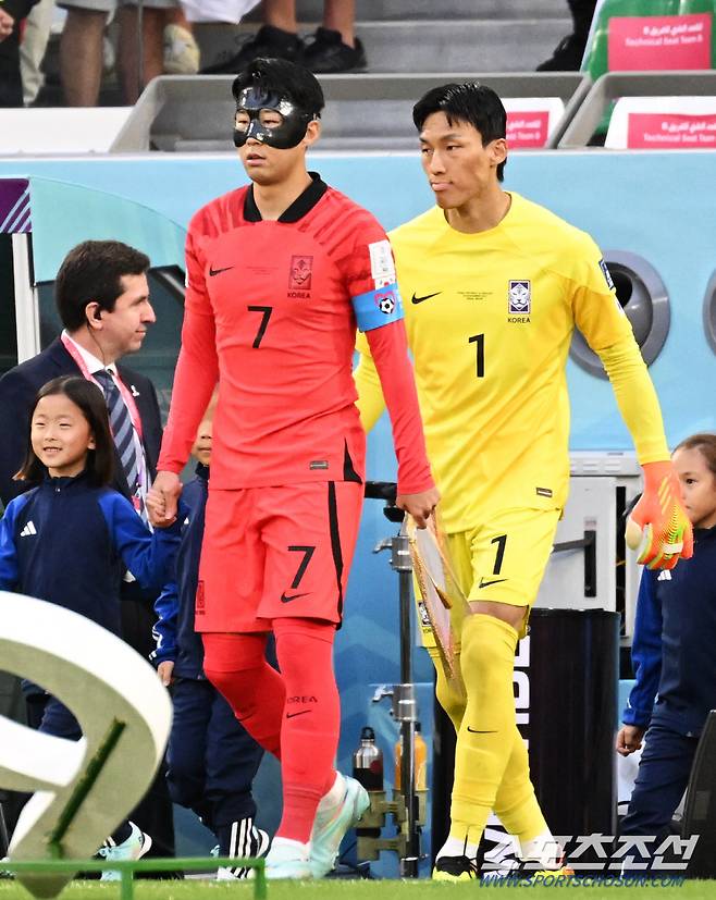 카타르 현장 Sonx벤탄쿠르 경기 전 뜨겁게 포옹 적으로 만난 찐친