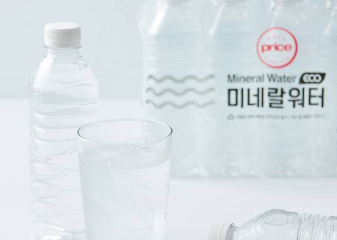 롯데마트 비닐 라벨 없앤 ‘미네랄워터 Eco 환경성적표지인증 획득