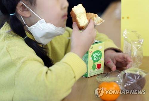 오늘 점심 빵으로학교 비정규직 파업에 곳곳 급식 차질종합