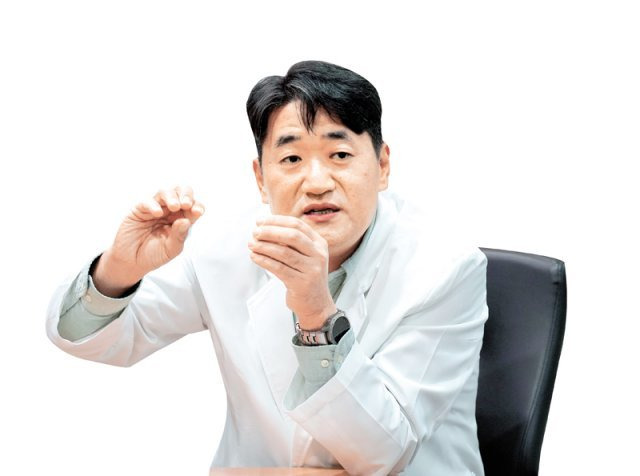 손목 꺾거나 비튼 채 힘 주는 동작 반복하면 탈납니다”