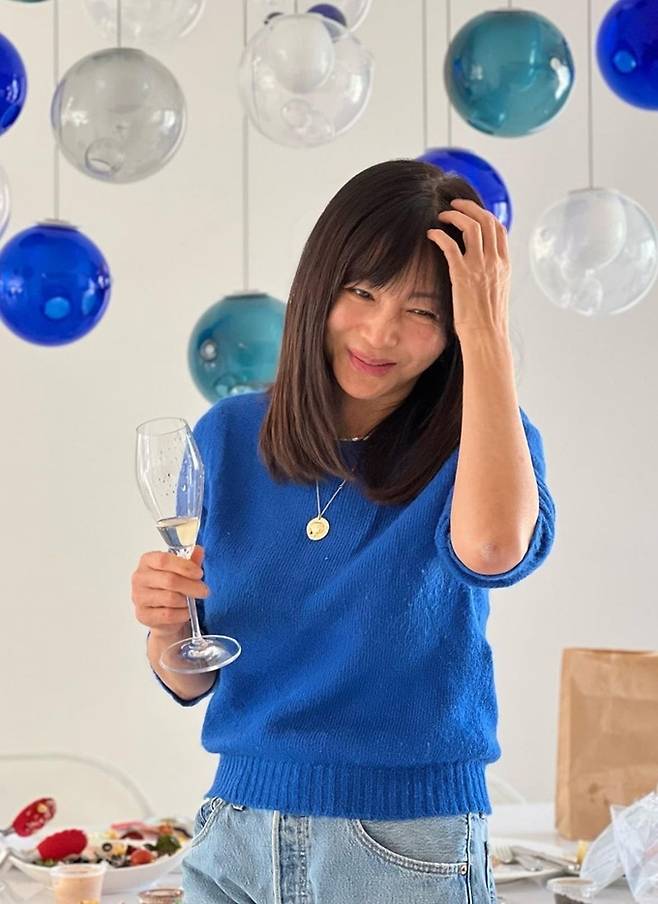 황신혜 대낮에 이웃과 샴페인 패셔니스타의 동네 니트 마실룩 패션엔
