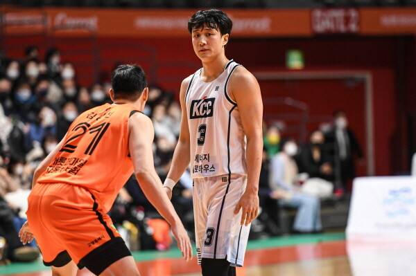 [BK 리뷰] '허웅, 제퍼슨 활약' KCC, 캐롯에 신승... 시즌 첫 2연승 '기쁨'