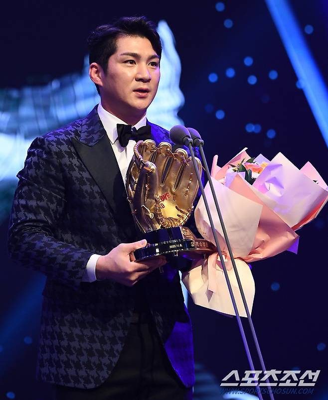 14년만에 최고 유격수 등극 100억대 비fa 다년계약으로 Gg 2연패 힘 받는다 Sc초점