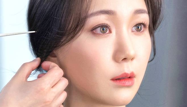 렌즈 낀 거 아니냐 모두가 의심한다는 여배우의 눈동자 색깔 뉴스에이드