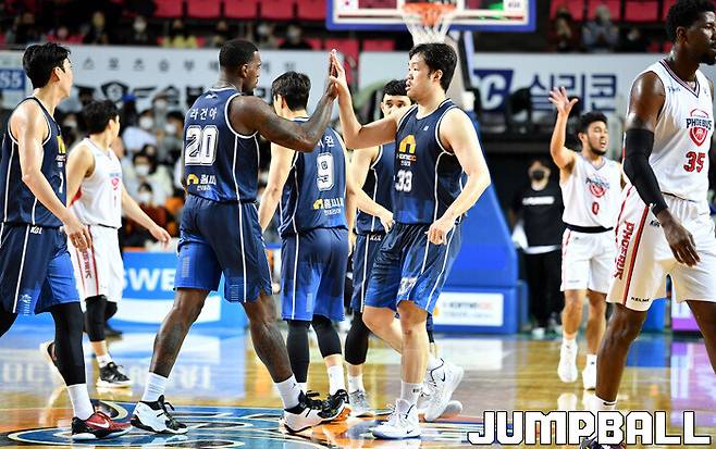 [뒷북STAT] 홈 접전 약한 KCC, 5점 차 이내 승부 홈 9연패