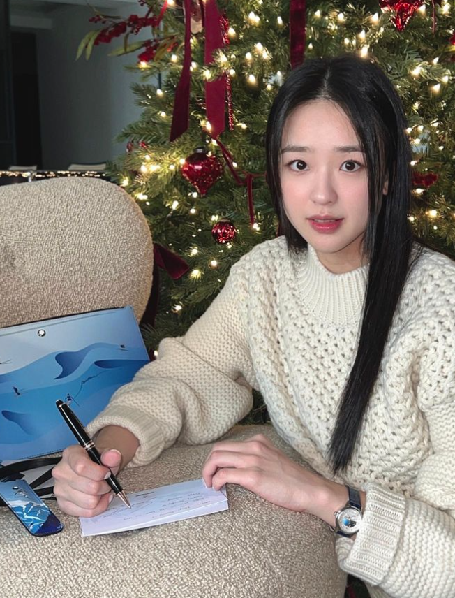 손연재결혼 후 더 어려져아이돌급 미모화이트 니트룩 어썸클
