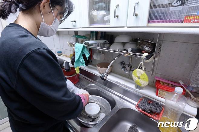 찬물 받아 재사용 변기에 벽돌광주 가정 물 절약 사용량 15 줄였어요