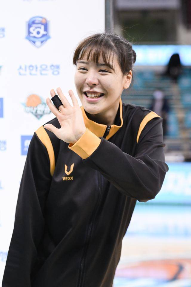 국보 센터 박지수 공황장애 딛고 돌아왔다눈물의 복귀전