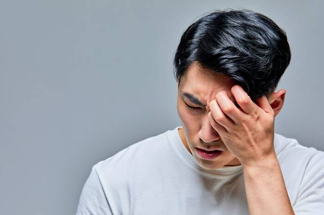 눈이 빠질듯한 두통 이런 위험 3배 연구