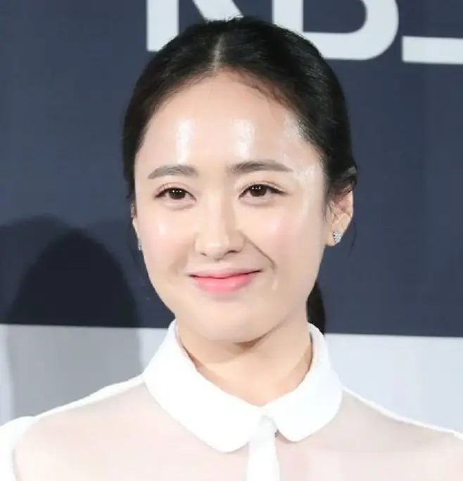 전 국민이 키웠다는 7살 아역배우의 34년 지난 외모 변화 뉴스에이드