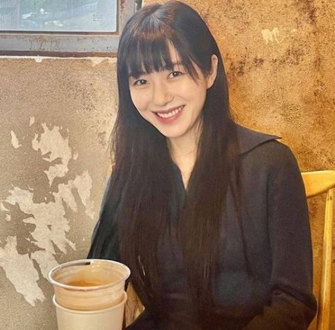 청순한 이미지인데 흡연 사진 당당히 올려 난리 난 아이돌 출신 여배우 키노라이츠
