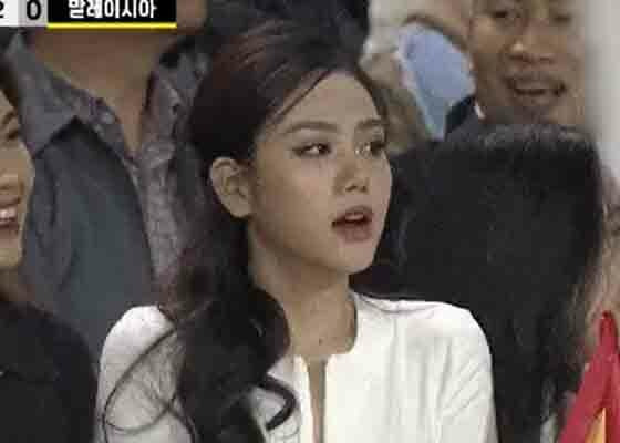 중계 화면을 뚫고 나오는 베트남 응원녀 미모 클래스 야동말고 축동