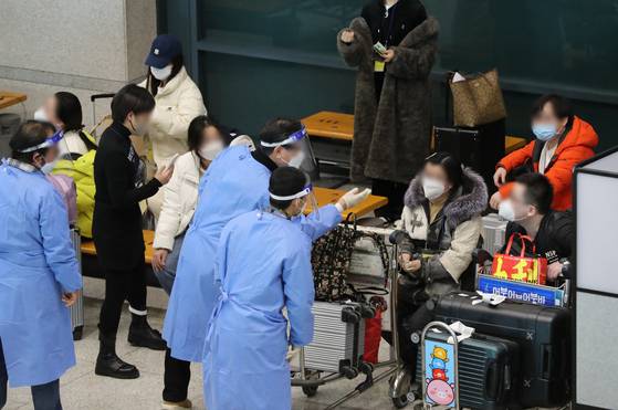 Infected Chinese traveler bolts quarantine
