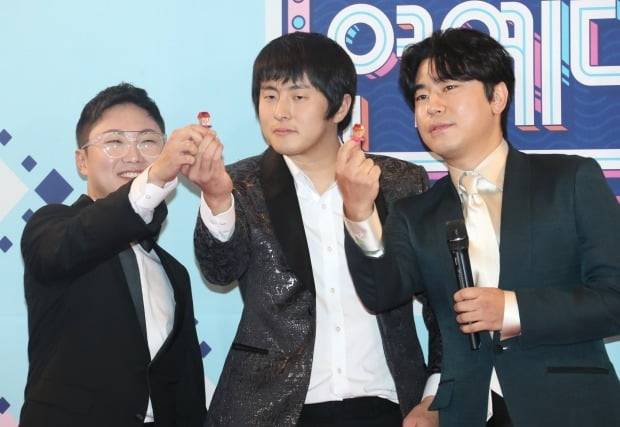 요즘 직장인 관심사 뭐길래이 주식에 돈뭉치 쏟아졌다 윤현주의 主食이 주식