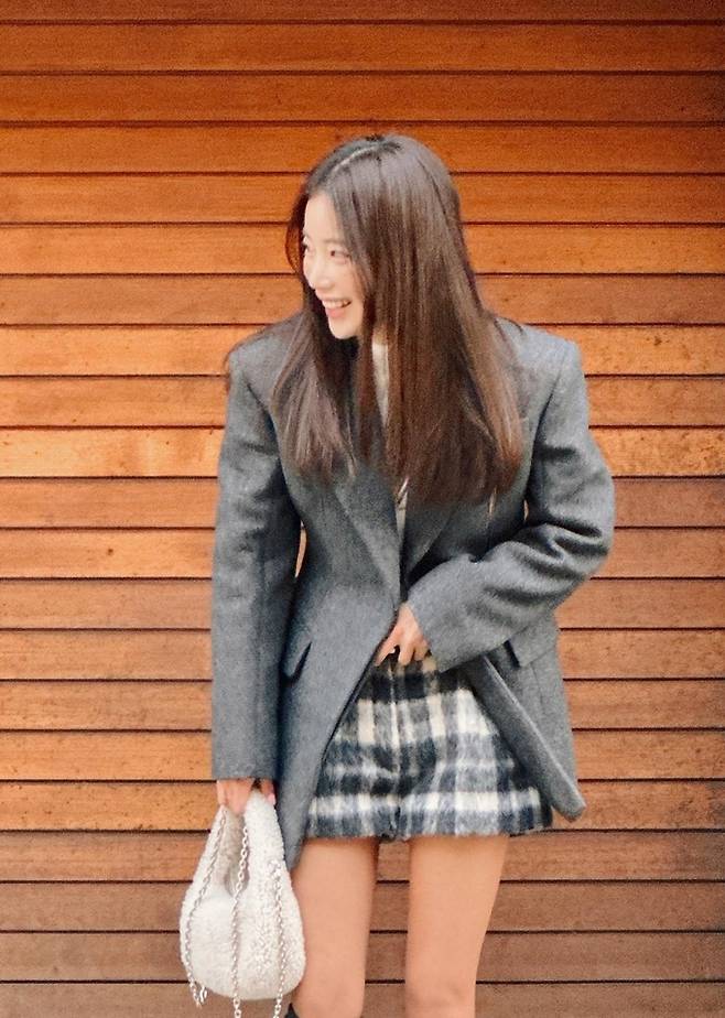 기은세 뉴진스 아닌 누진세” 자폭 걸그룹 뺨치는 41세의 프레피룩 패션엔